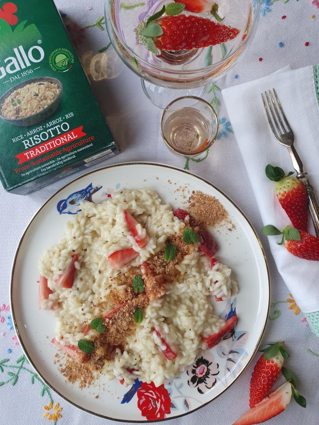 Strawberry & Prosecco Risotto with amaretti & mint crumb – Riso Gallo UK