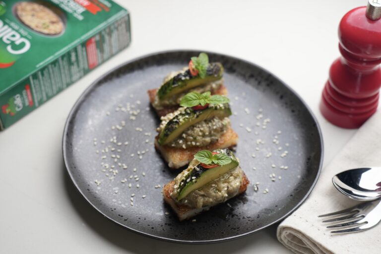 CRISPY RICE WITH SMOKED AUBERGINE AND CHARRED AVOCADO – Riso Gallo UK