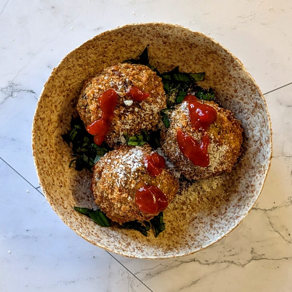 SPICY GARLIC & CHEESE RED RICE ARANCINI WITH RED PEPPER RELISH – Riso ...